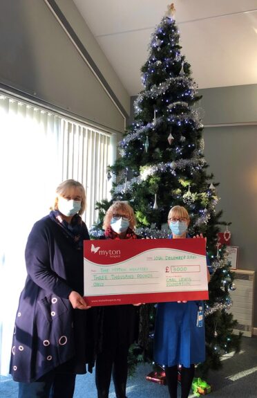 The Myton Hospices - News - The Carl Lewis Foundation donates £3,000!